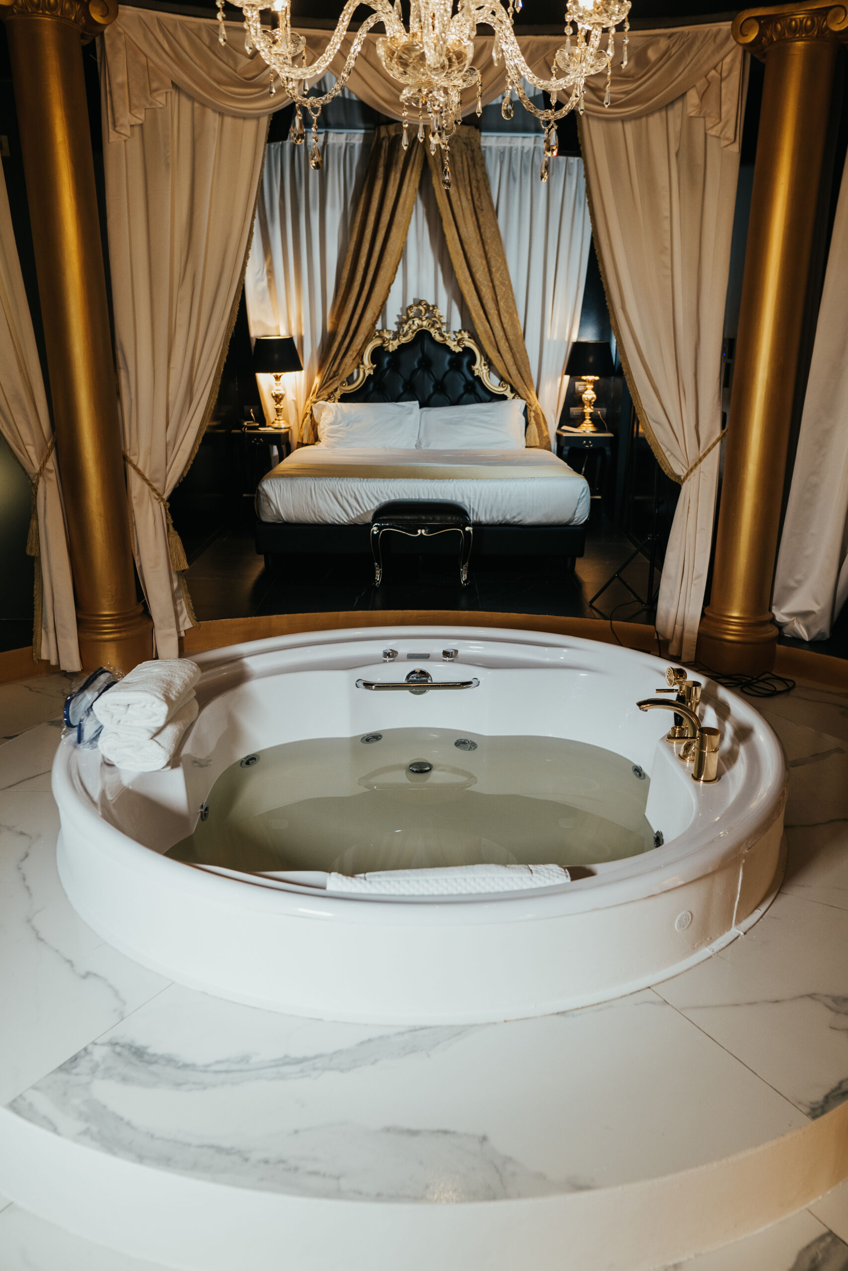 SCARFACE – Emotional Grand Motel